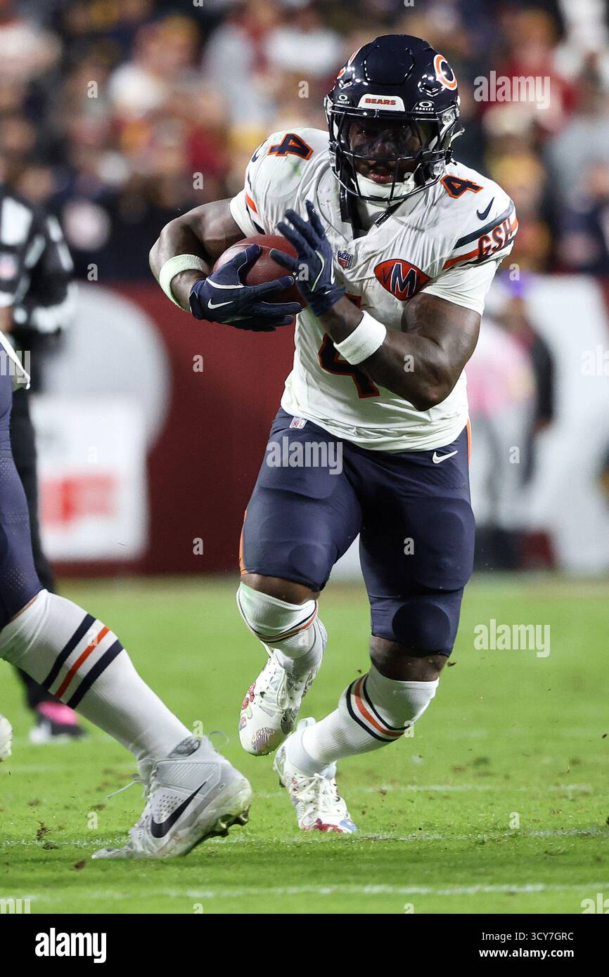 Chicago Bears running back D'Andre Swift (4) runs with the ball during ...