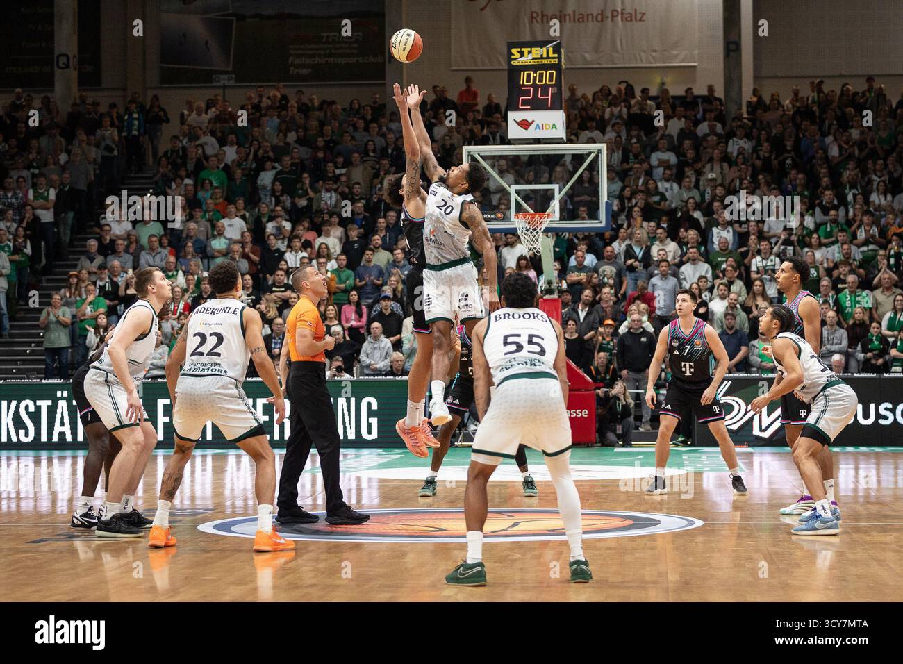 Hochball zum Spiel -- easyCredit BBL Pokal, VET-CONCEPT Gladiators ...