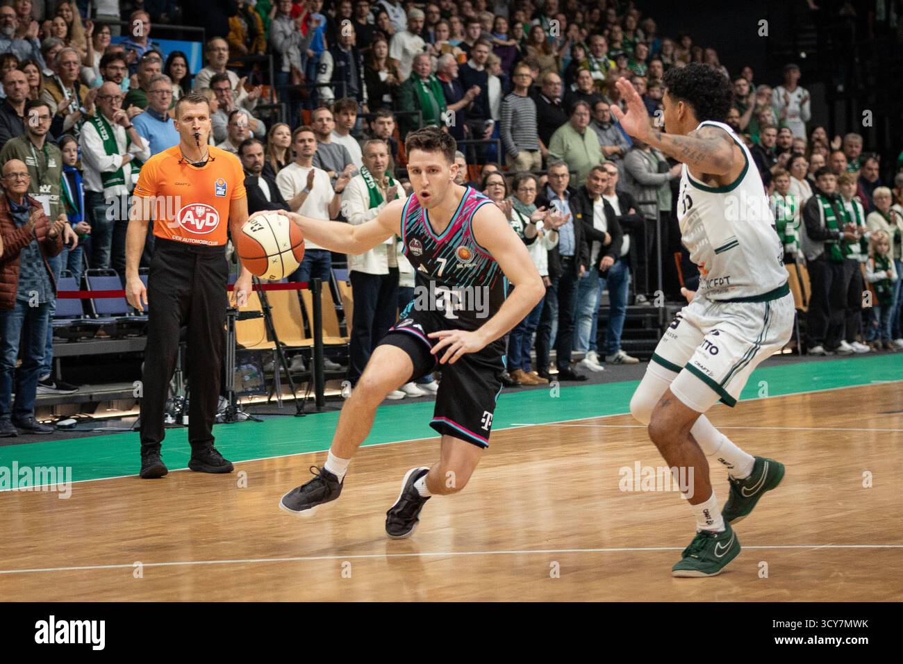 Grayson Murphy (Telekom Baskets Bonn 7) gibt Gas -- easyCredit BBL ...