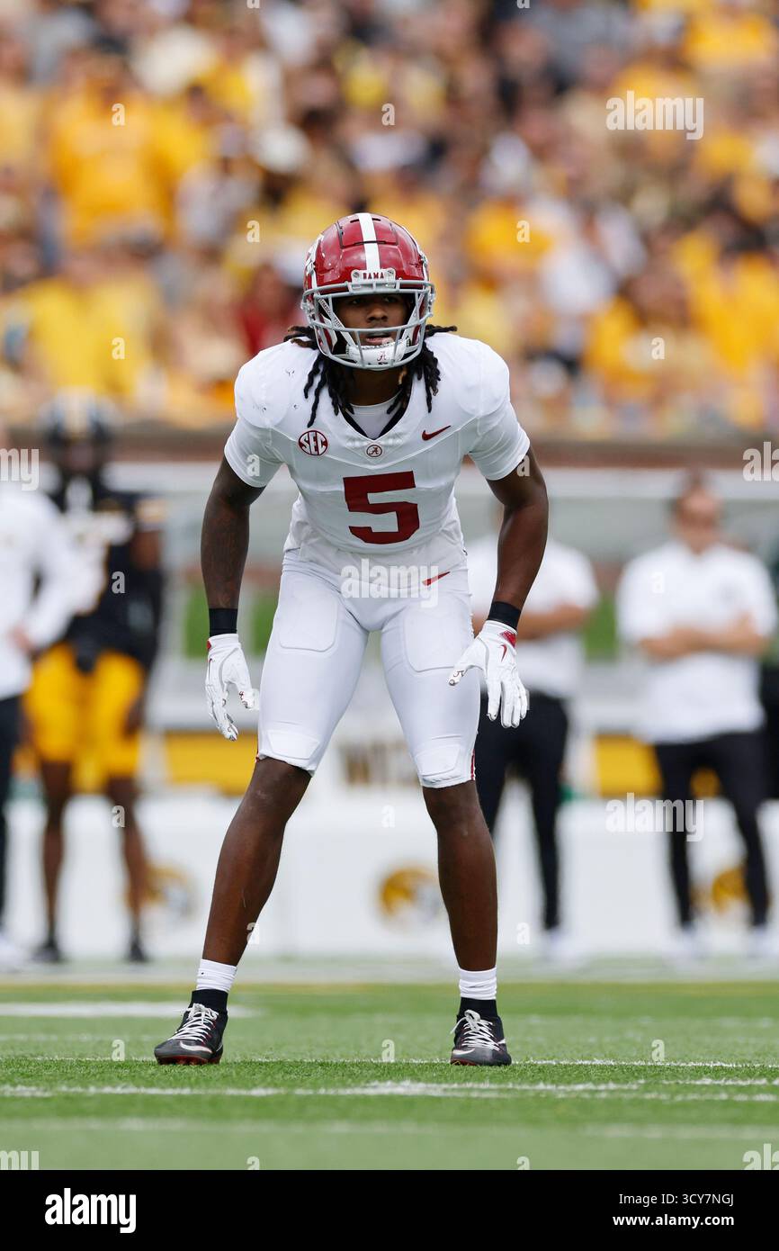 COLUMBIA, MO - OCTOBER 11: Dijon Lee Jr. #5 of the Alabama Crimson Tide ...
