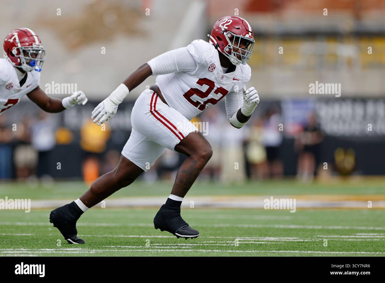 COLUMBIA, MO - OCTOBER 11: LT Overton #22 of the Alabama Crimson Tide ...