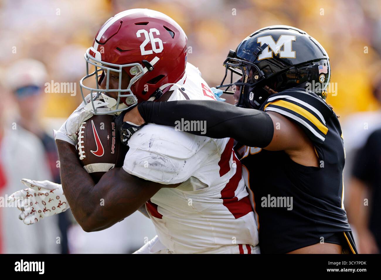 COLUMBIA, MO - OCTOBER 11: Jam Miller #26 of the Alabama Crimson Tide ...