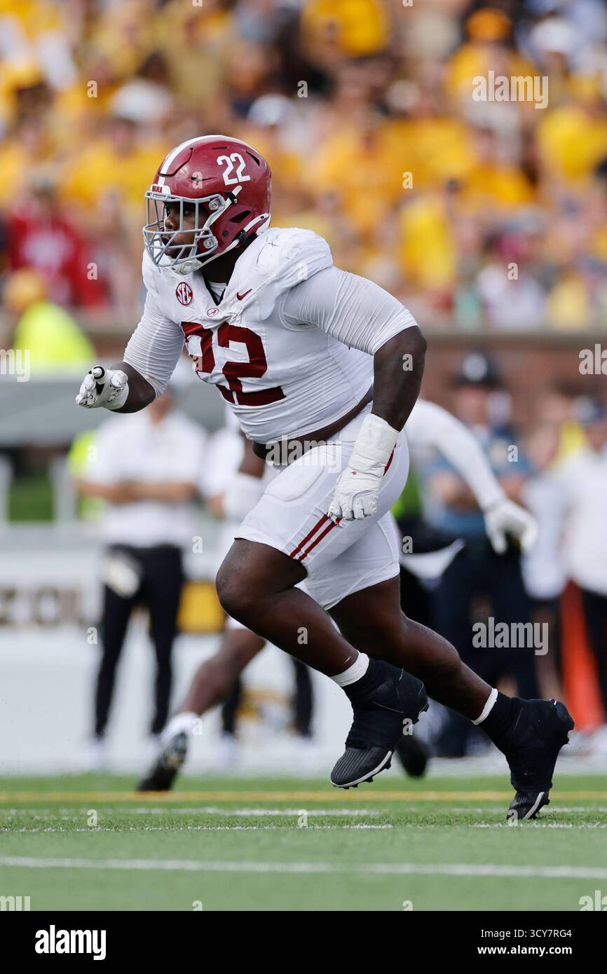 COLUMBIA, MO - OCTOBER 11: LT Overton #22 of the Alabama Crimson Tide ...