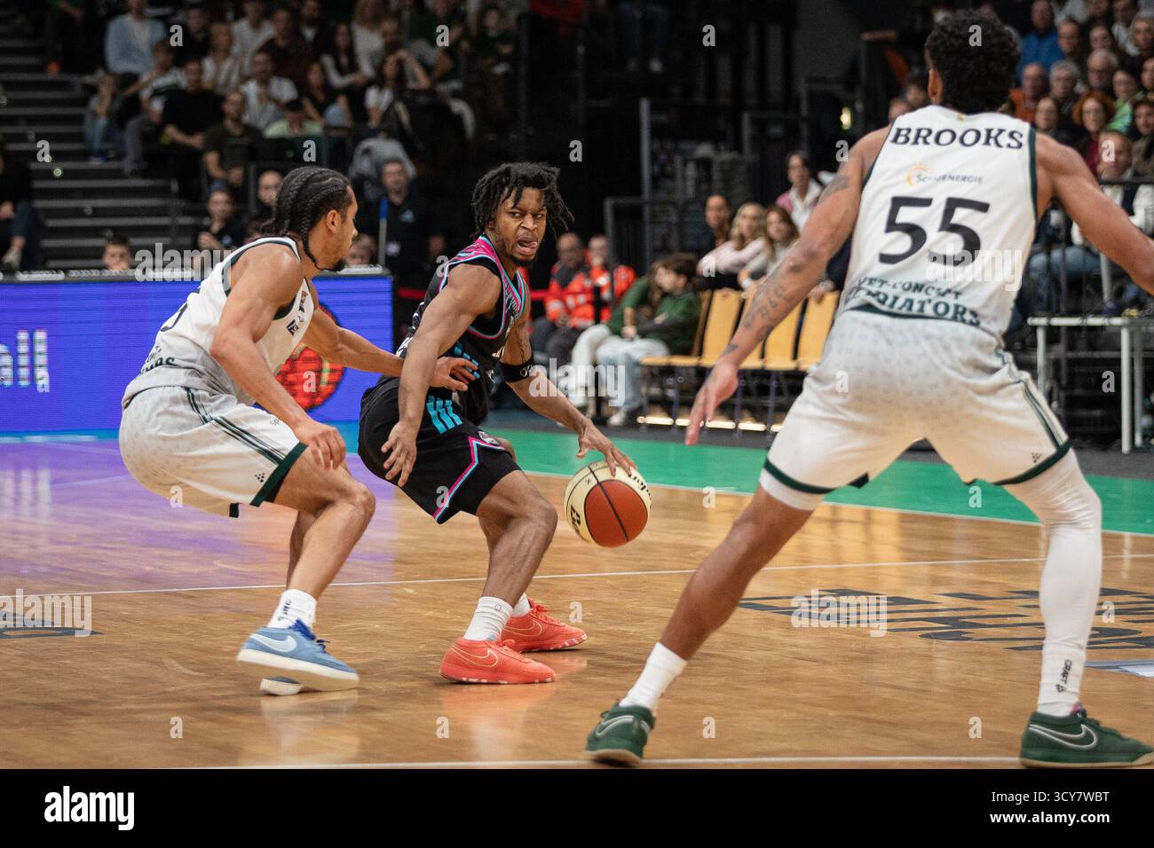 Zachery Cooks (Telekom Baskets Bonn 3) hat die Haare sch?n ...