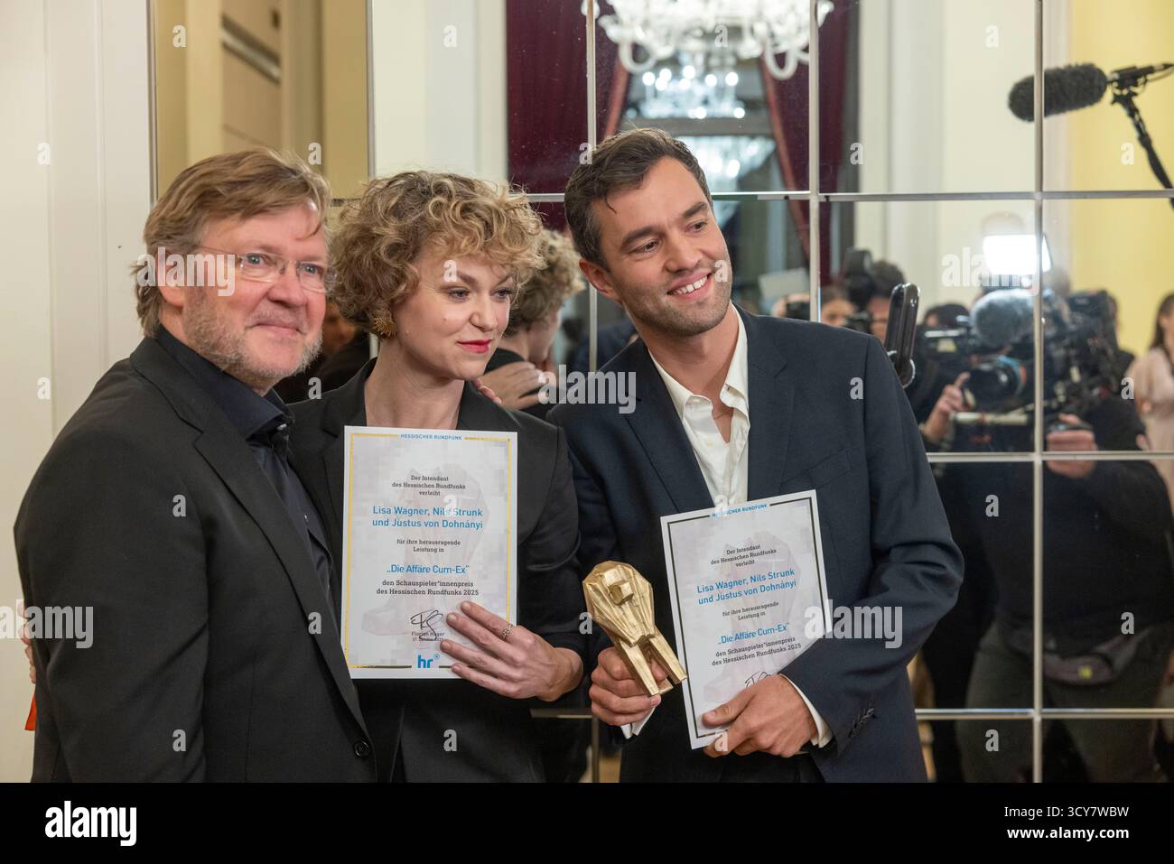 17 October 2025, Hesse, Frankfurt/Main: Actors Justus von Dohnanyi (l ...