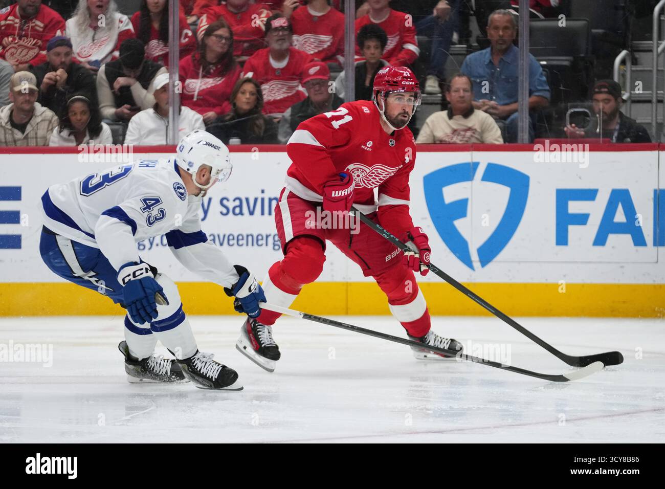 Detroit Red Wings center Dylan Larkin (71) shoots on Tampa Bay ...