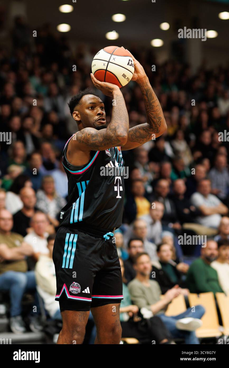 Jeff Garrett Jr (Telekom Baskets Bonn) beim Wurf, Vet Concept ...