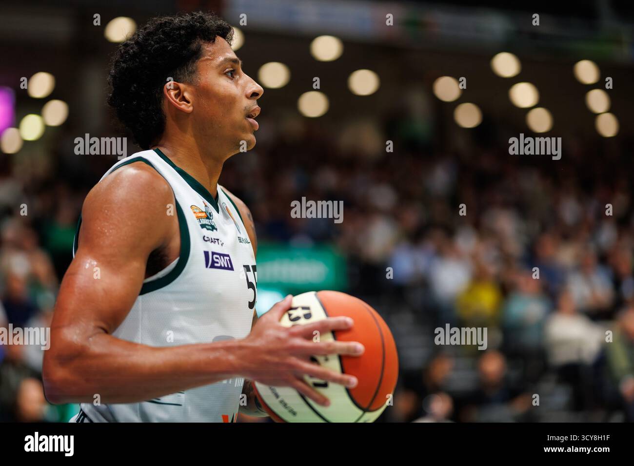 Eli Brooks (Gladiators Trier) mit Ball, Vet Concept Gladiators Trier vs ...