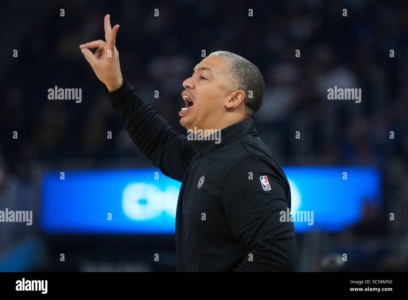 Los Angeles Clippers Head Coach Tyronn Lue gestures during the first ...