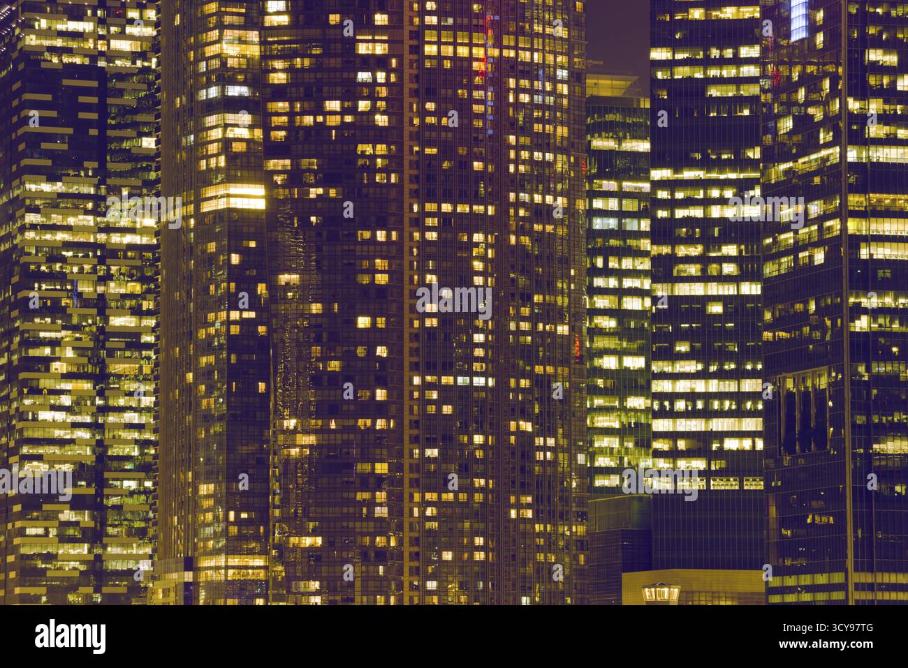 Night shot huge skyscraper hi-res stock photography and images - Alamy