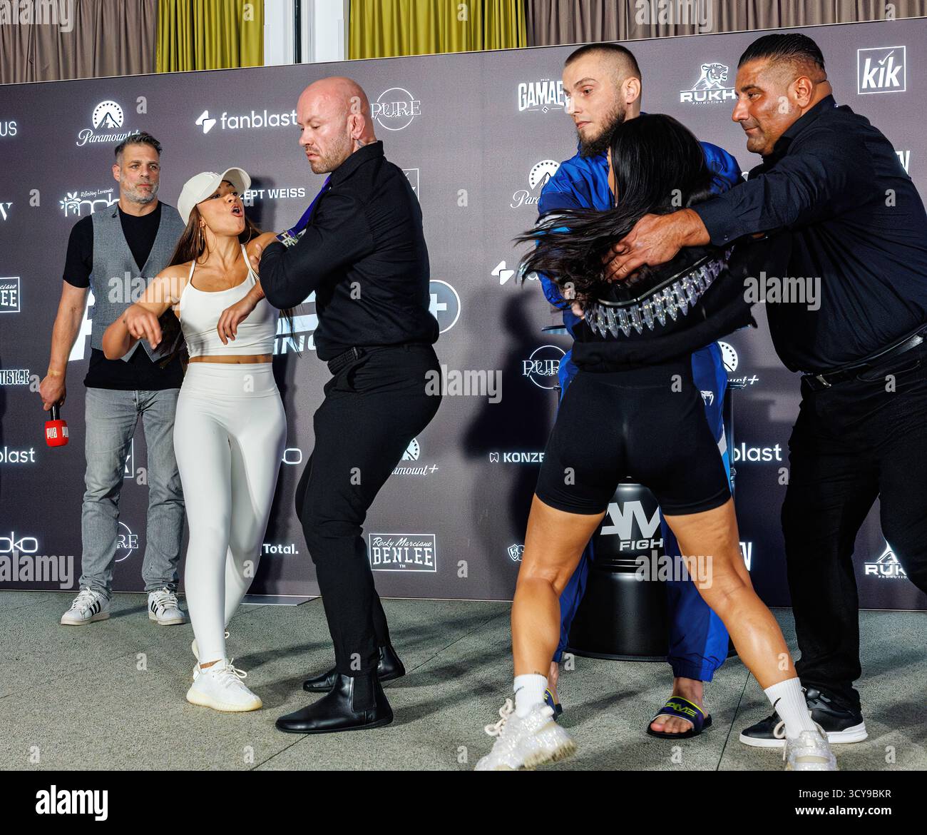 17.10.2025. Essen. BILD-Promi-Boxen Fame Fighting 3. Wiegen der ...