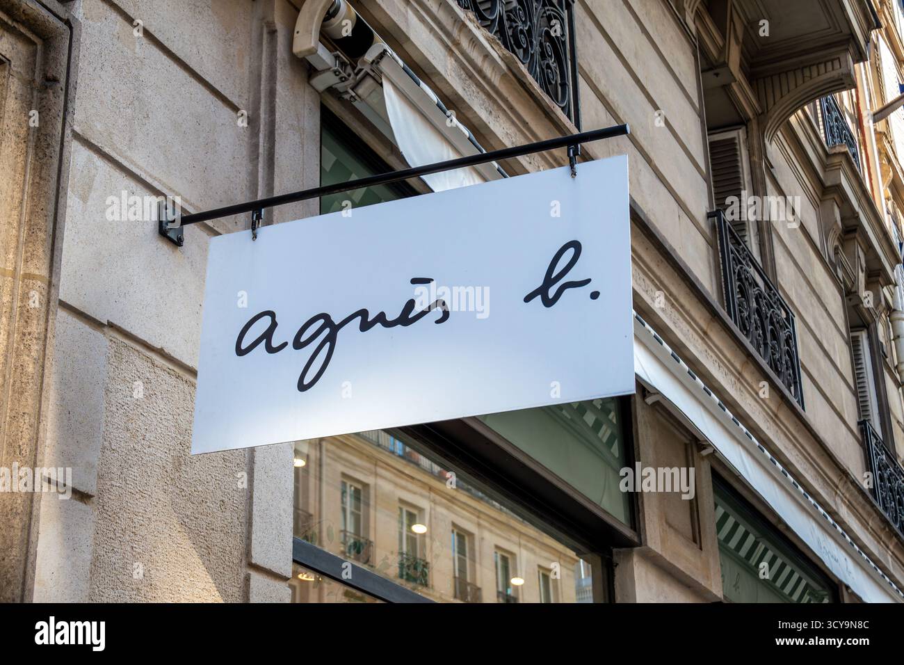 Agnes b boutique paris hi-res stock photography and images - Alamy