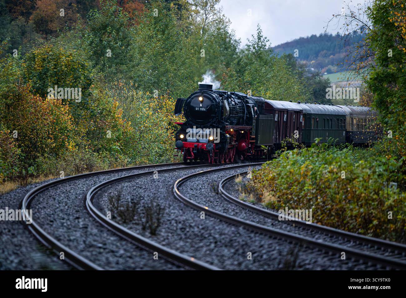 Dampflok nahe Meschede am 18.10.2025 Sonderzug Schnellzug-Dampflok 01 ...