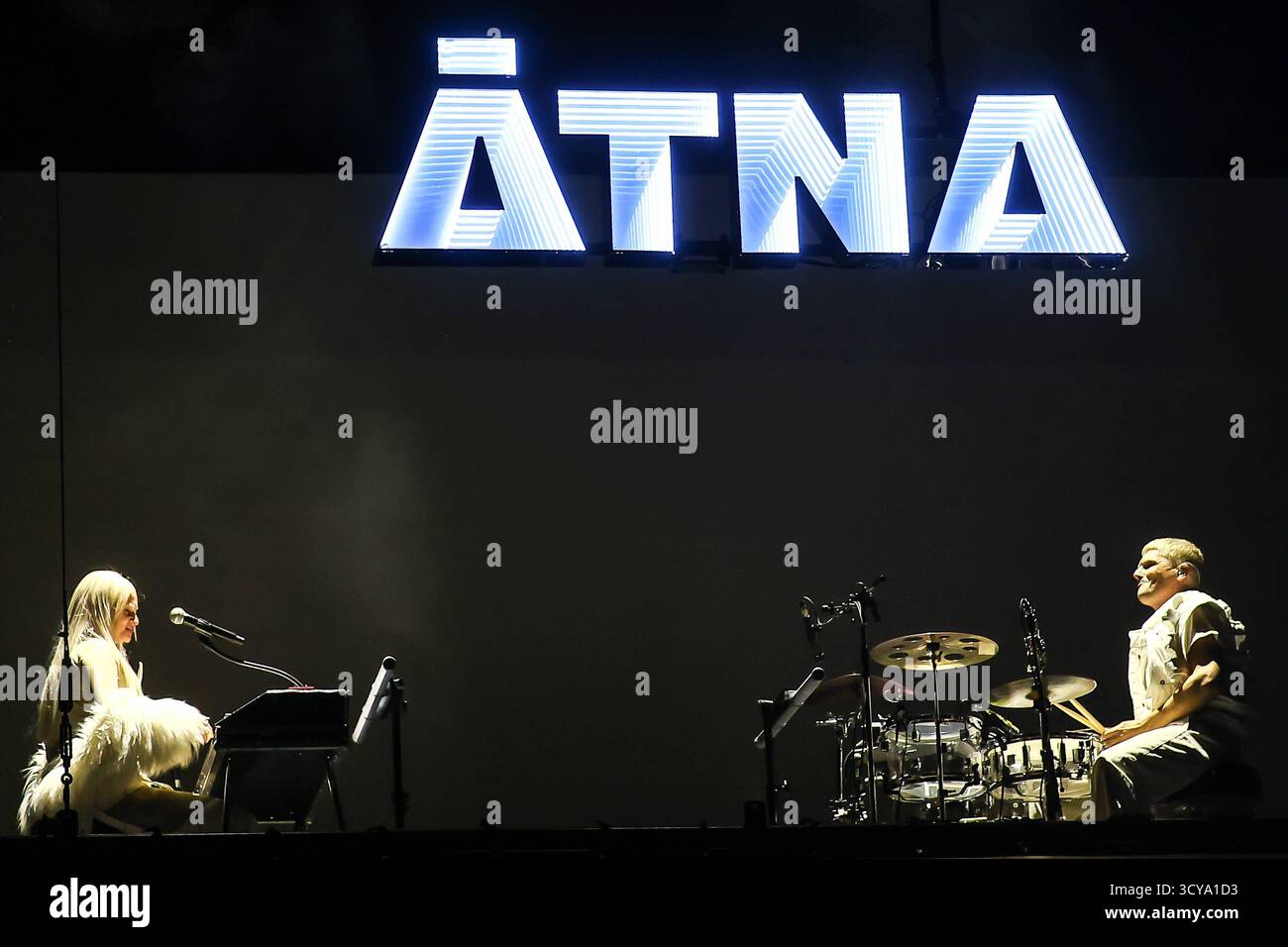 Konzert von Aetna, Volkstheater Rostock, AXIS Festival Aetna, Demian Kappenstein, Inéz Schaefer ...