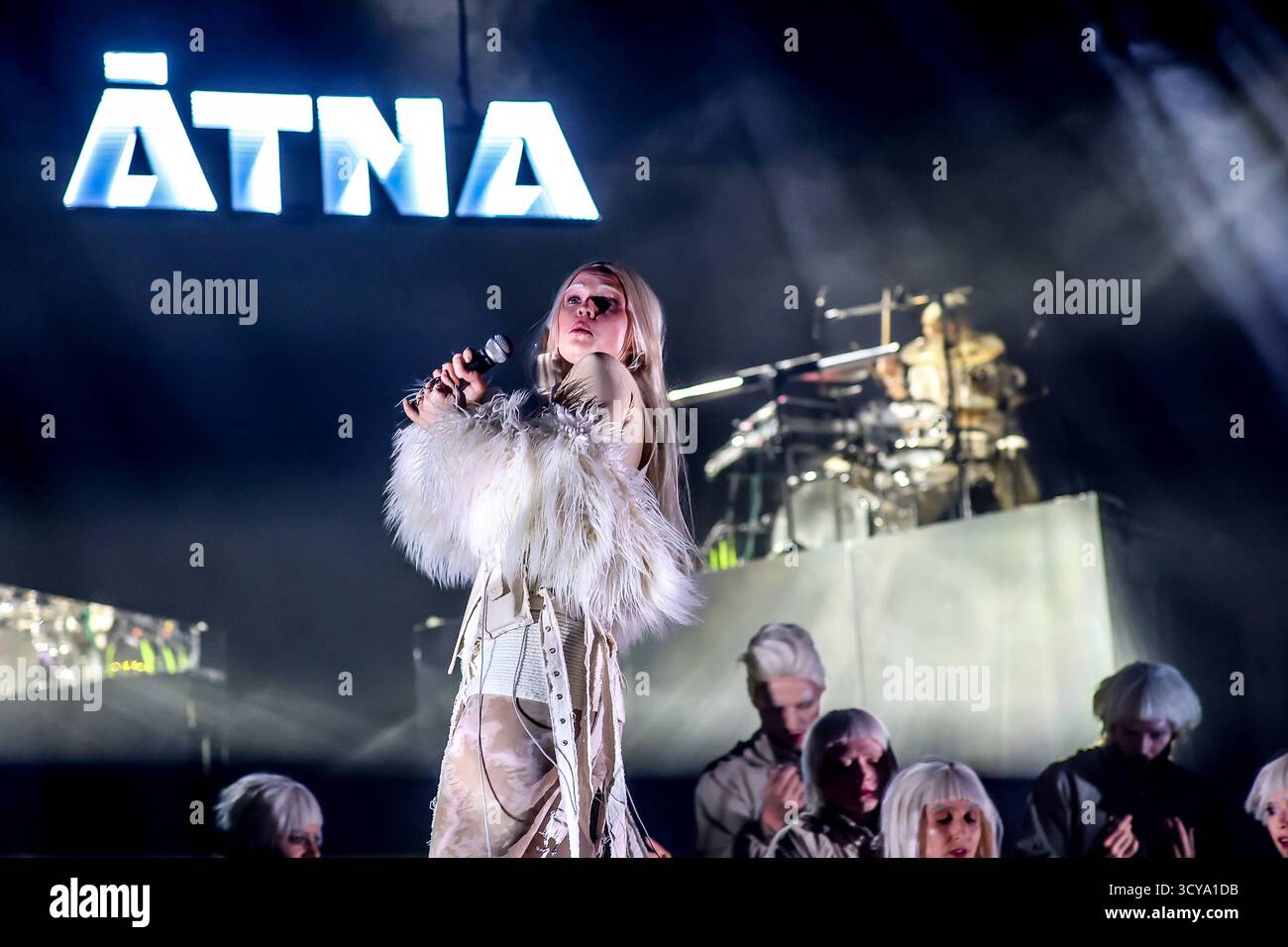 Konzert von Aetna, Volkstheater Rostock, AXIS Festival Aetna, Demian Kappenstein, Inéz Schaefer ...