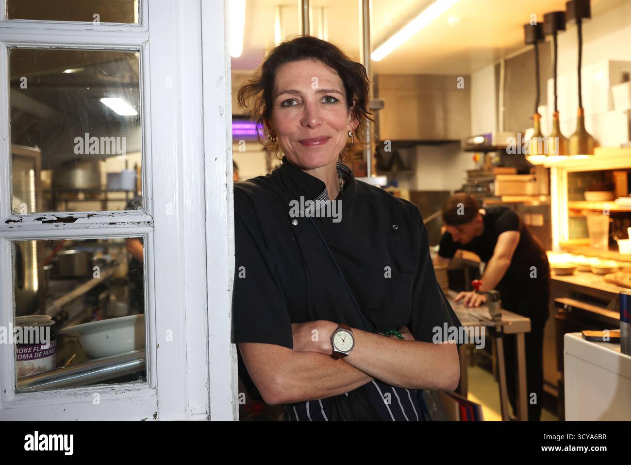 Pub profesional hi-res stock photography and images - Alamy