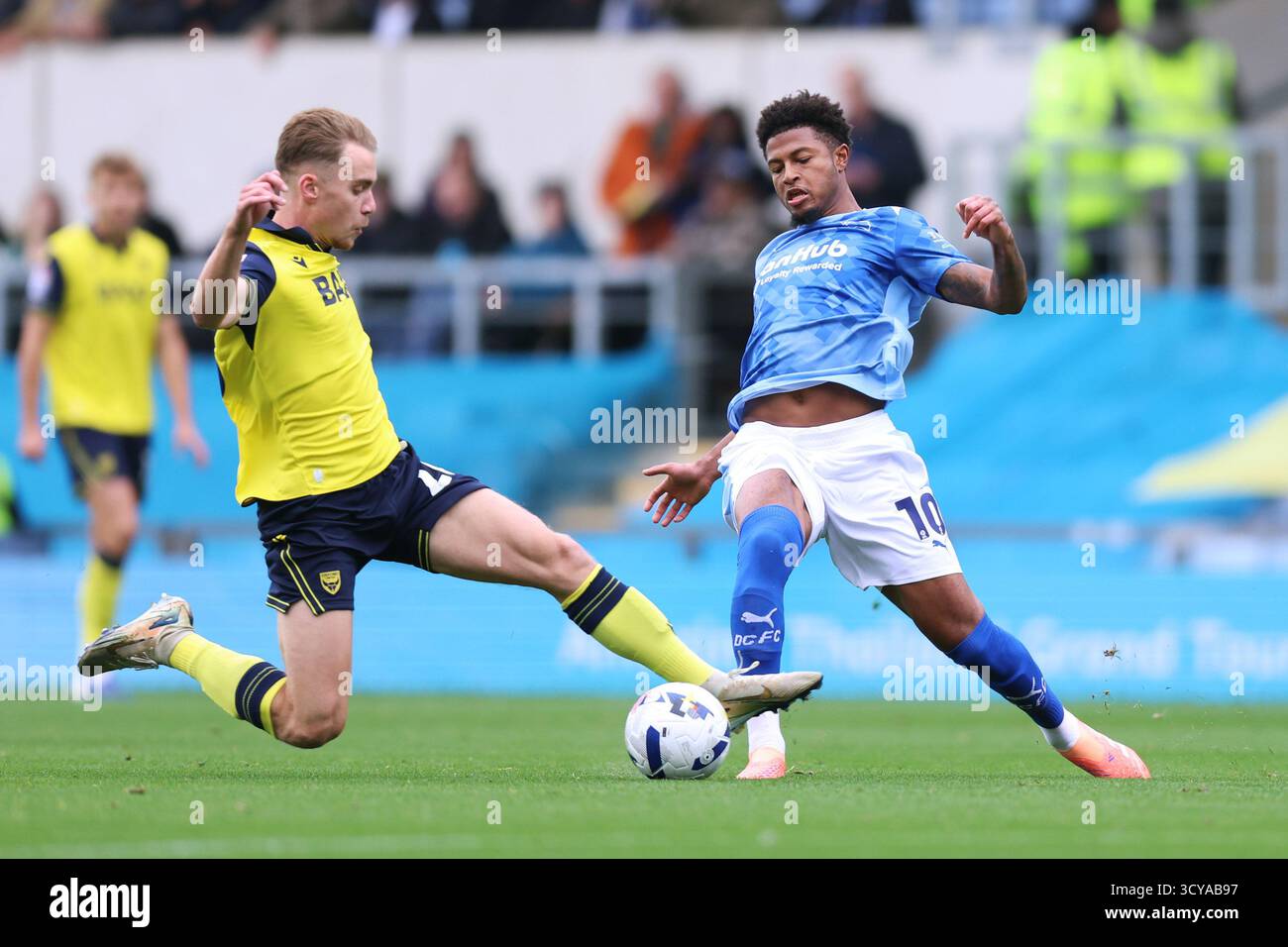 Derby County's Rhian Brewster (right) and Oxford United's Jack Currie ...