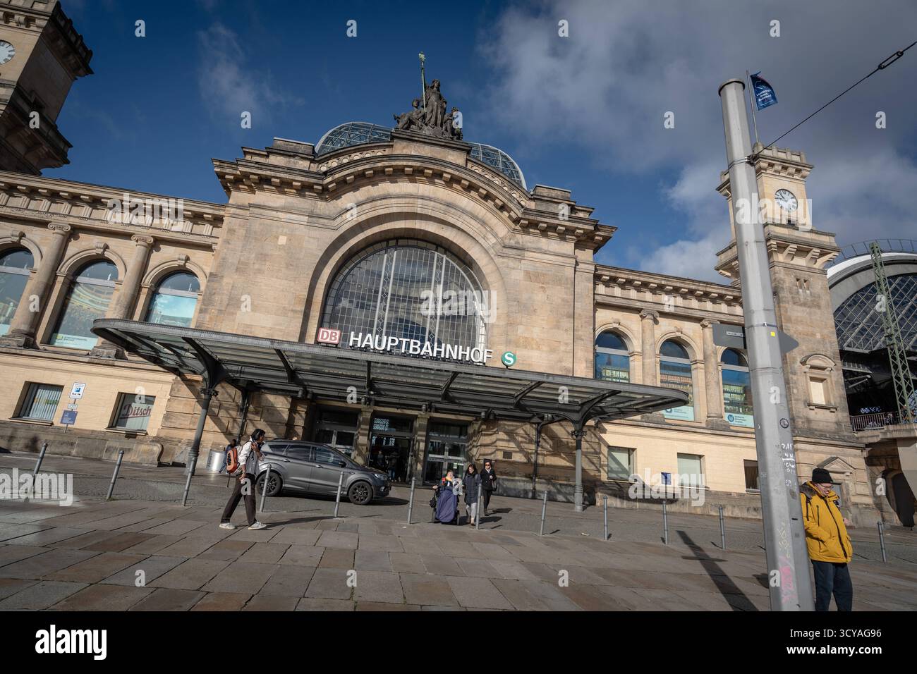 Dresden Hauptbahnhof - GebäudeBlick auf das Portal des Dresdner ...