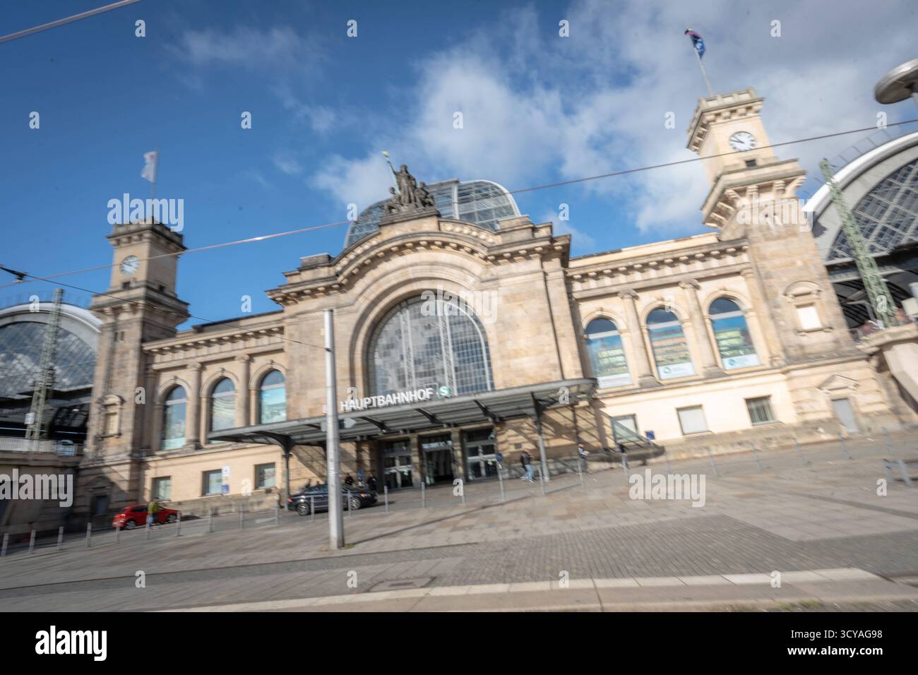 Dresden Hauptbahnhof - GebäudeBlick auf das Portal des Dresdner ...