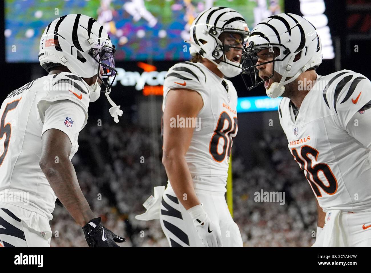 Cincinnati Bengals wide receiver Tee Higgins (5), left, and quarterback ...