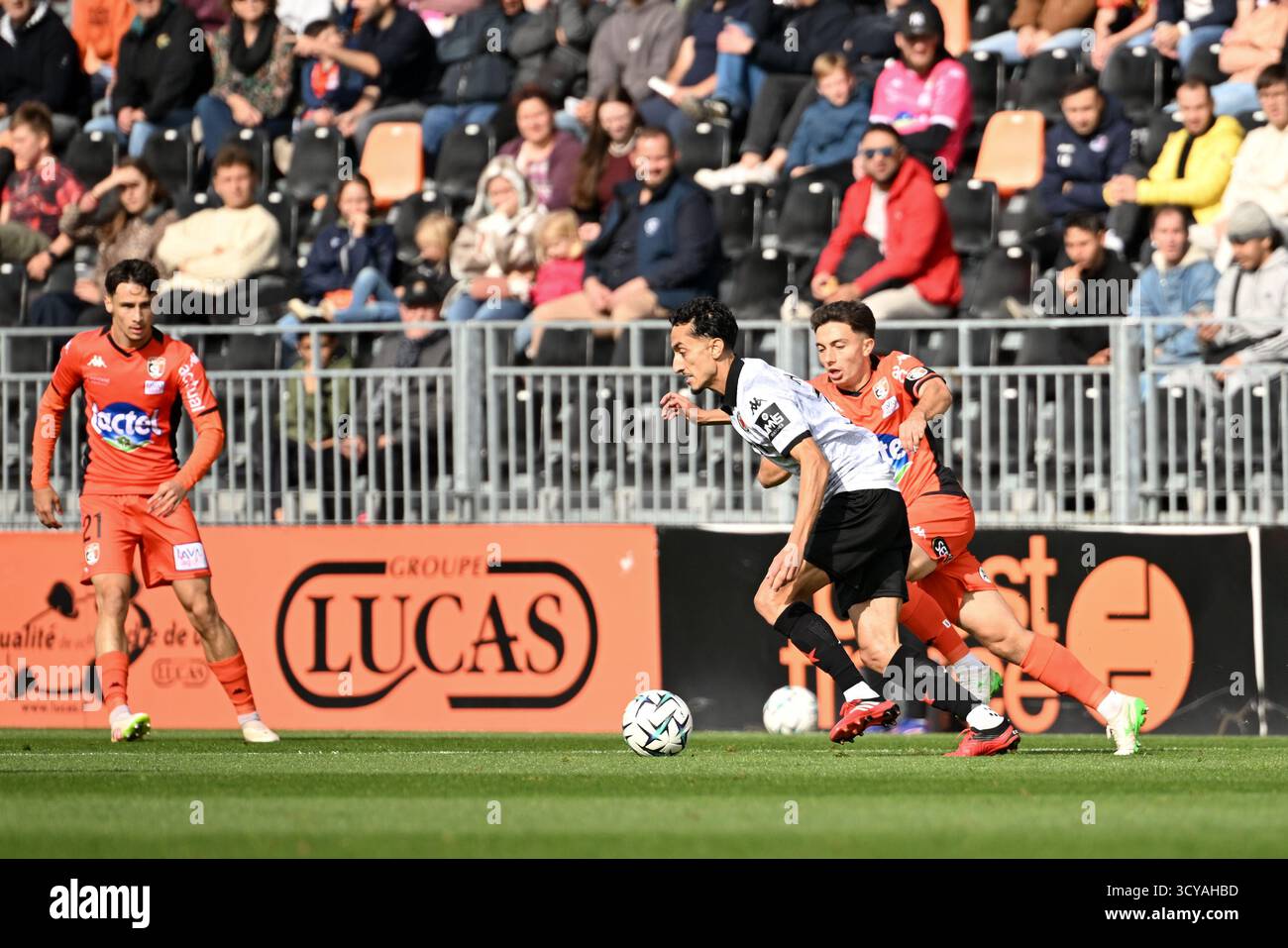 06 Sam SANNA (slmfc) - 10 Saif-Eddine KHAOUI (red) during the Ligue 2 ...