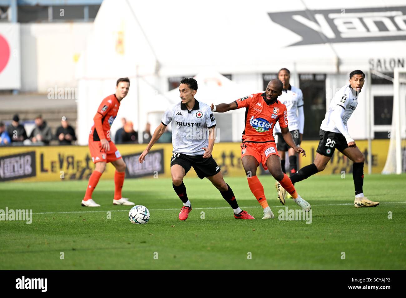 14 Cyril MANDOUKI (slmfc) - 10 Saif-Eddine KHAOUI (red) during the ...
