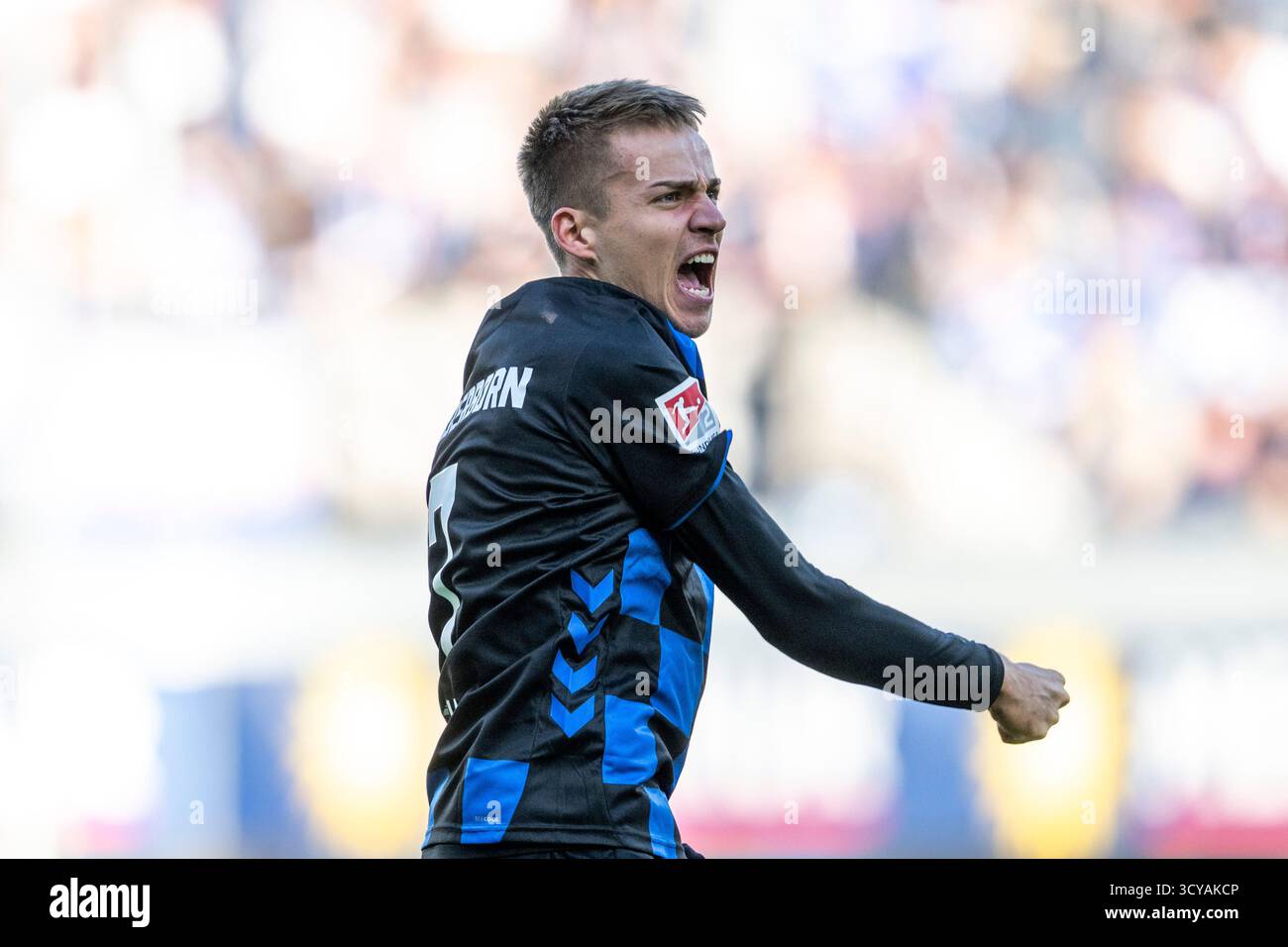Paderborn, Germany. 18th Oct, 2025. Soccer: Bundesliga 2, SC Paderborn ...