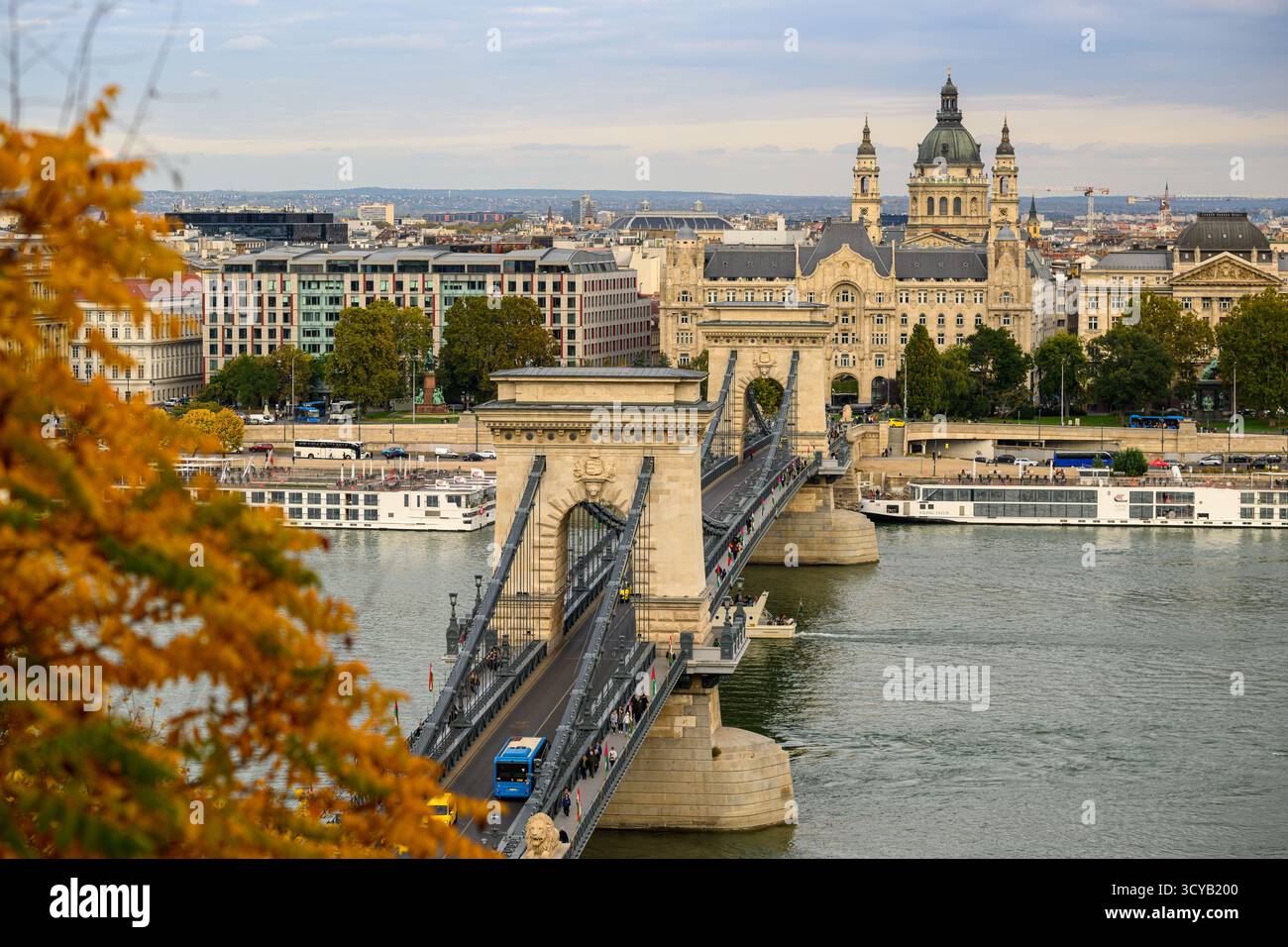 The Budapest Chain Bridge with St. Stephen's Basilica in the background ...