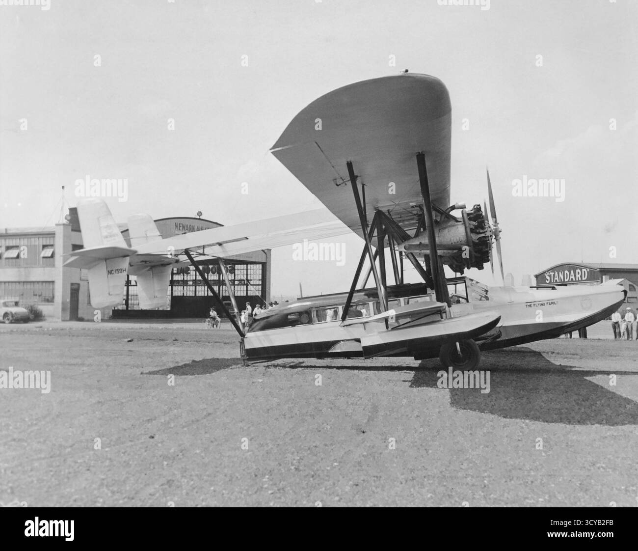 Flying vintage airplane photo Black and White Stock Photos & Images - Alamy