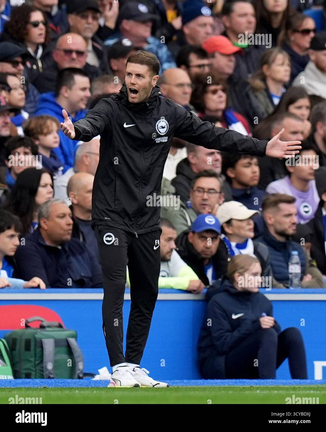 Brighton and Hove Albion manager Fabian Hurzeler during the Premier ...