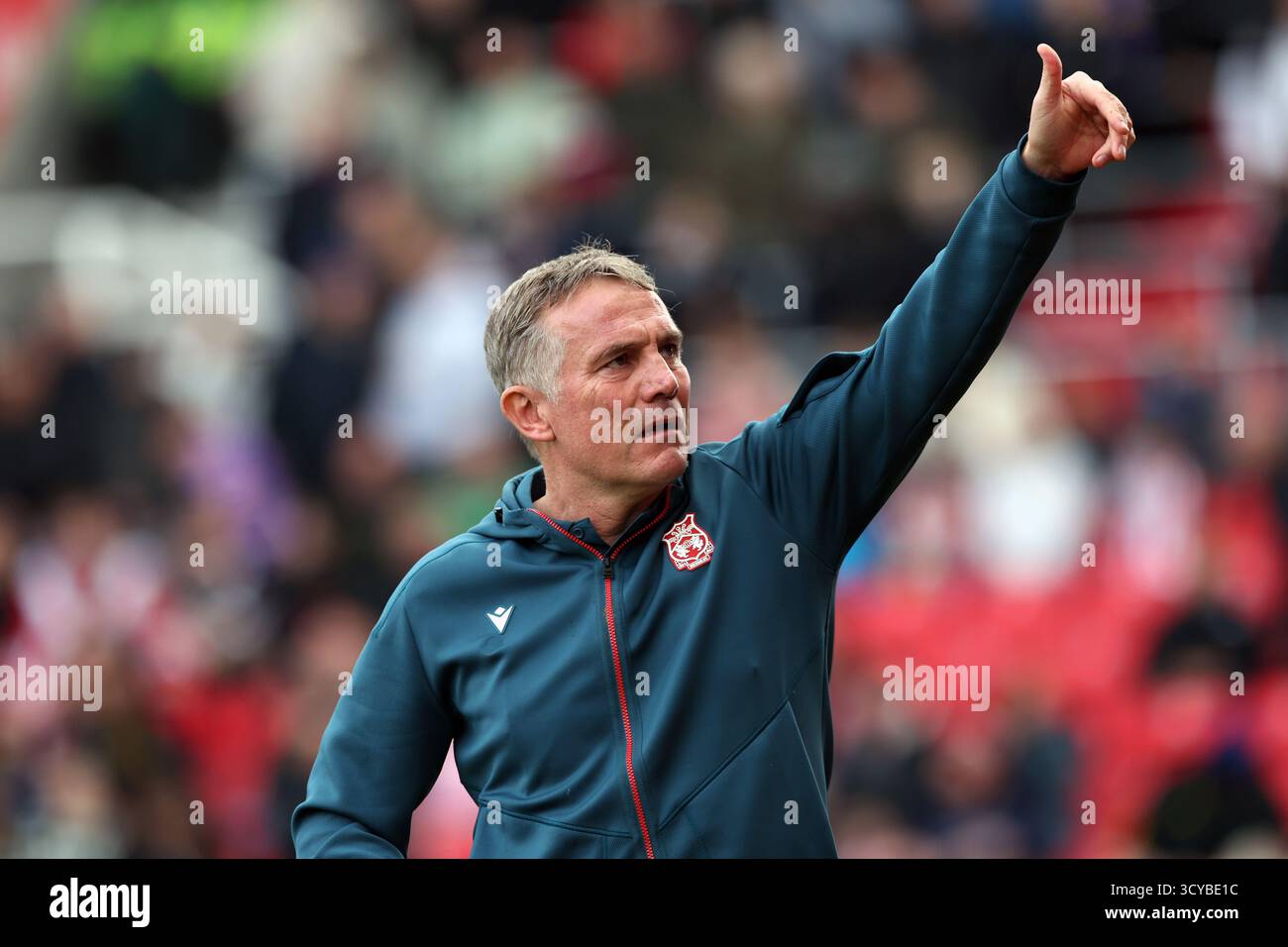 Wrexham manager Phil Parkinson during the Sky Bet Championship match at ...
