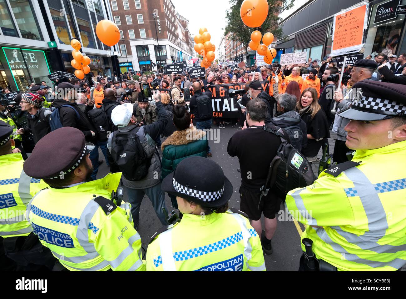 London, UK. 18th Oct 2025. No to Digital ID protest rally and march in ...