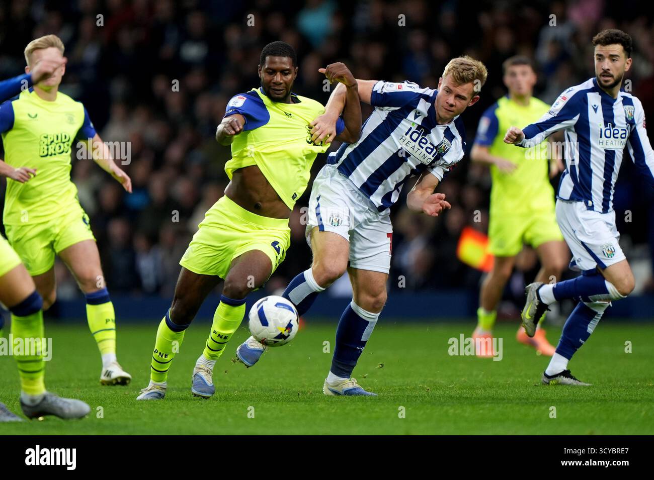 West Bromwich Albion's Aune Heggebo (right) and Preston North End's ...