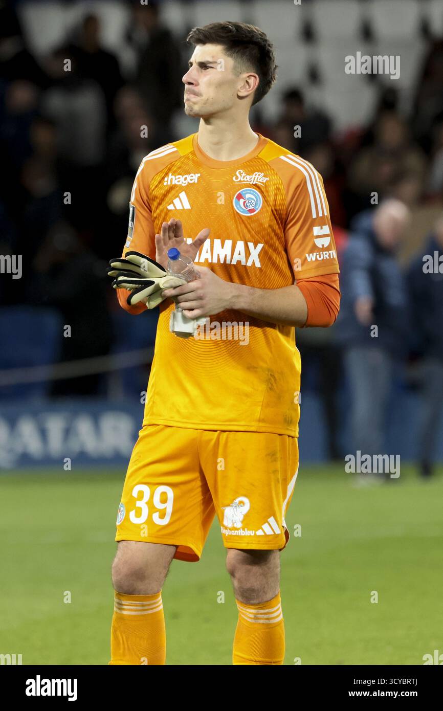 Strasbourg goalkeeper Mike Penders following the French championship ...