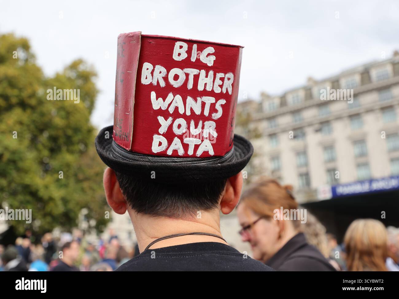 London, UK, 18th October 2025. 1000s of people marched through central ...
