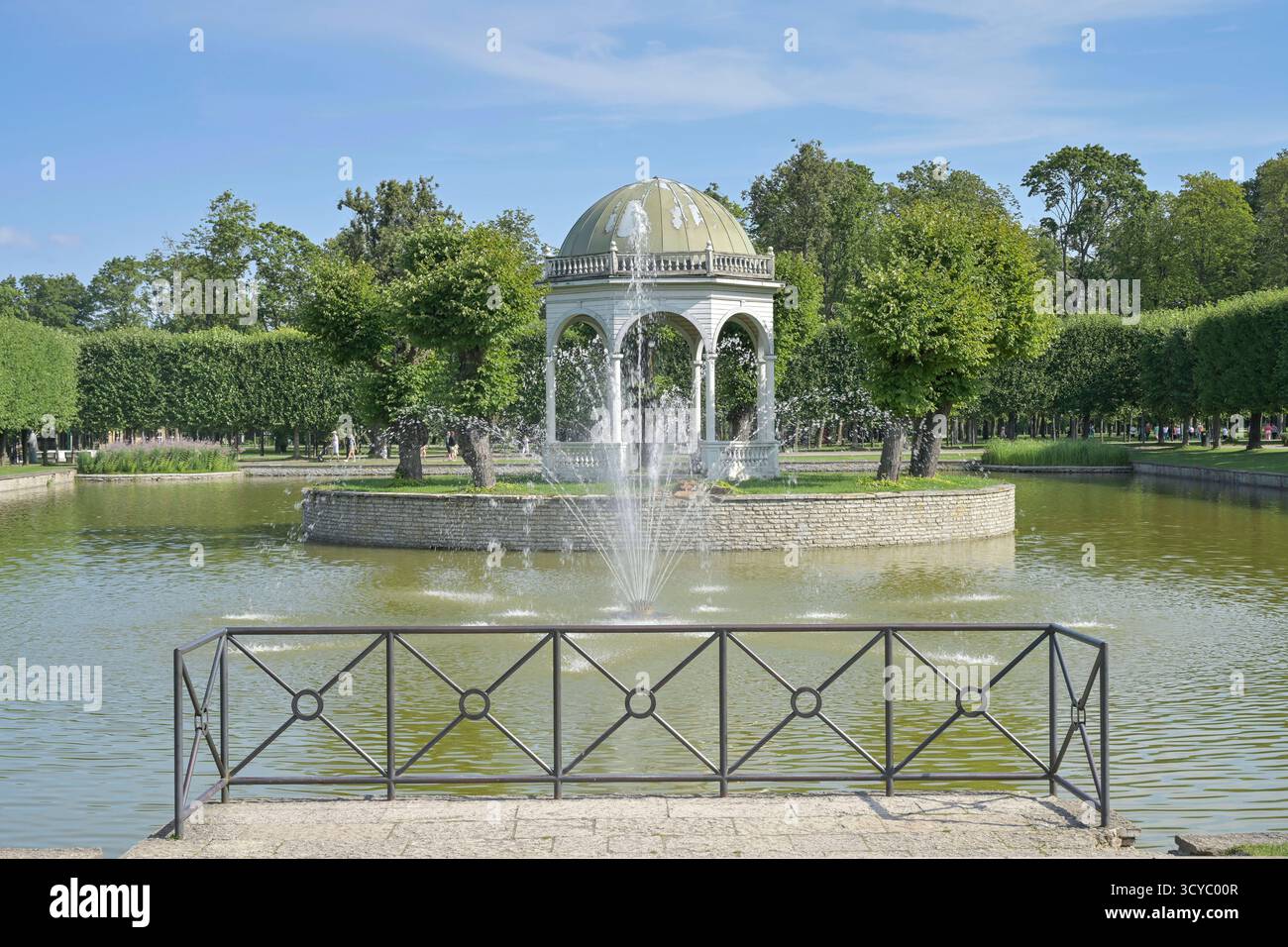 Brunnen, Schwanensee, Kadriorg-Park, Tallinn, Estland *** Fountain ...