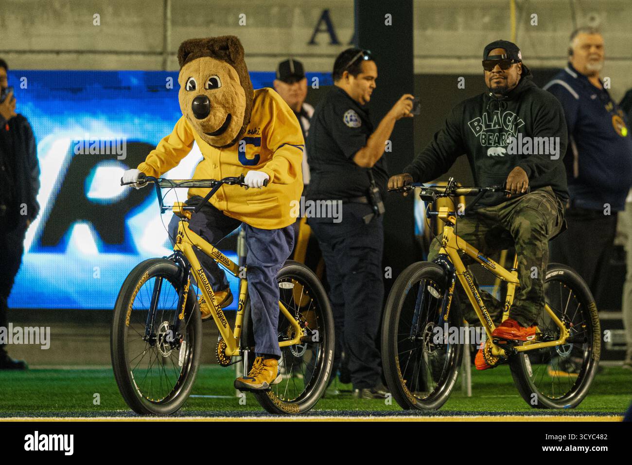 BERKELEY, CA - OCTOBER 17: California Golden Bears mascot Oski rides a ...