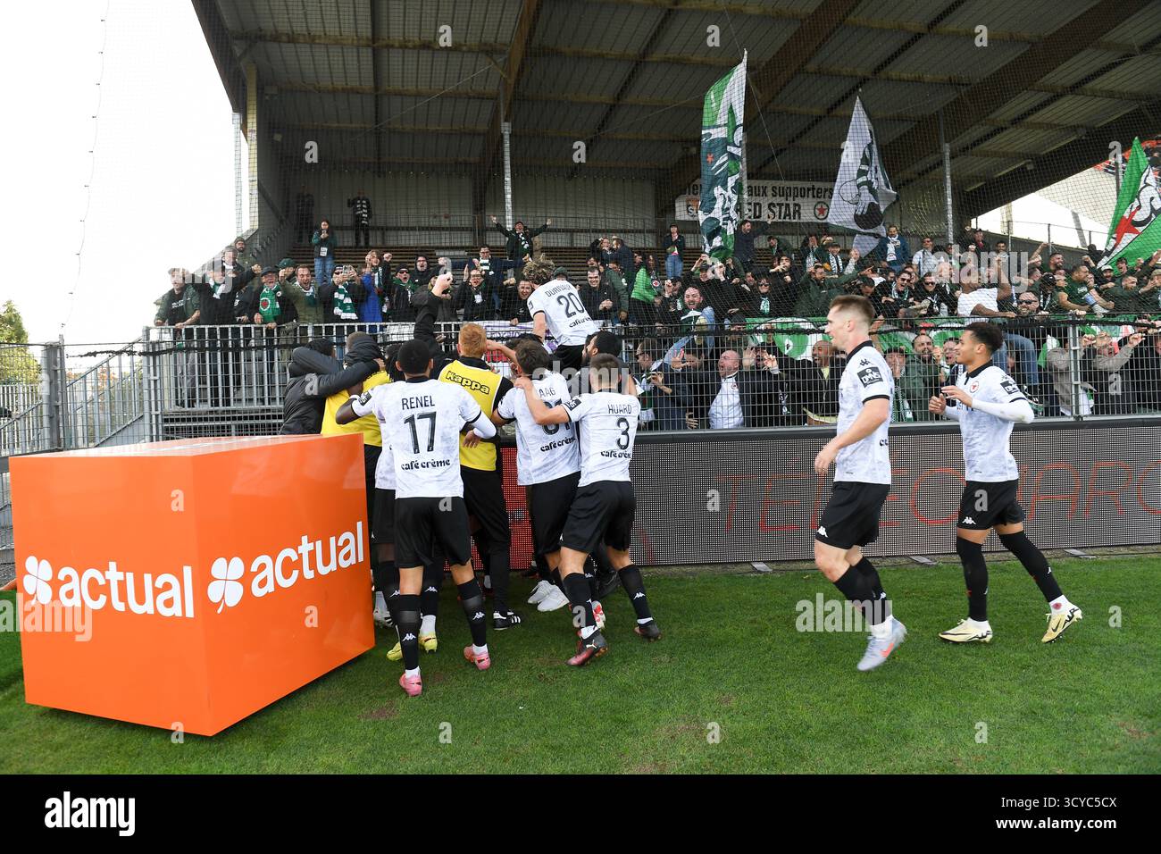 Equipe de football du Red Star during the Ligue 2 BKT match between ...