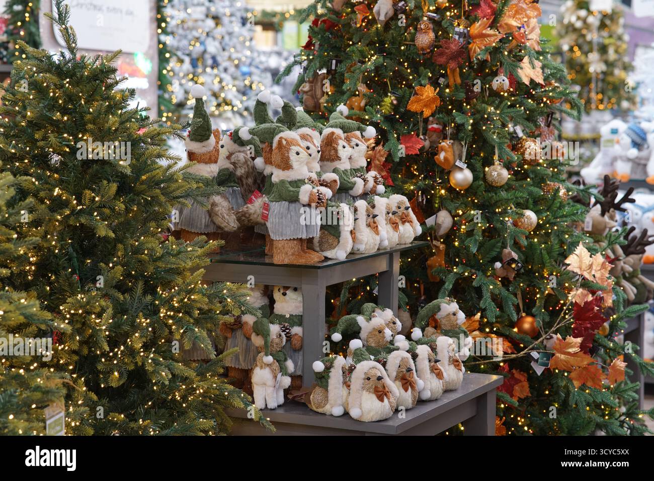 Plush holiday figures hi-res stock photography and images - Alamy