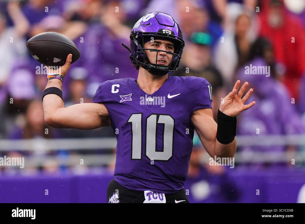 TCU quarterback Josh Hoover (10) throws a pass during the first half of ...