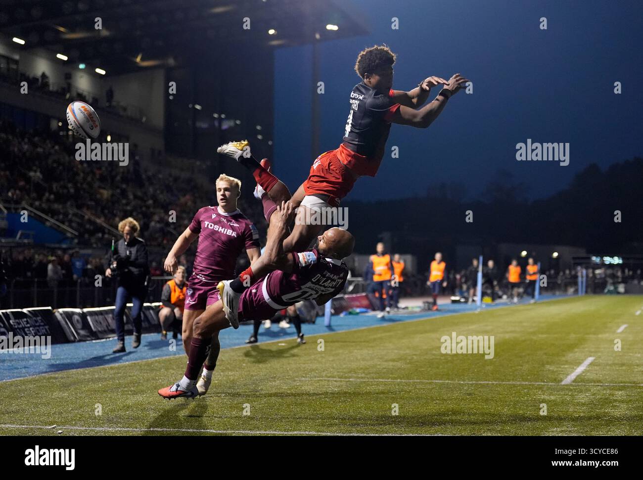 Saracens' Noah Caluori (top) fails to take hold of a high ball during ...