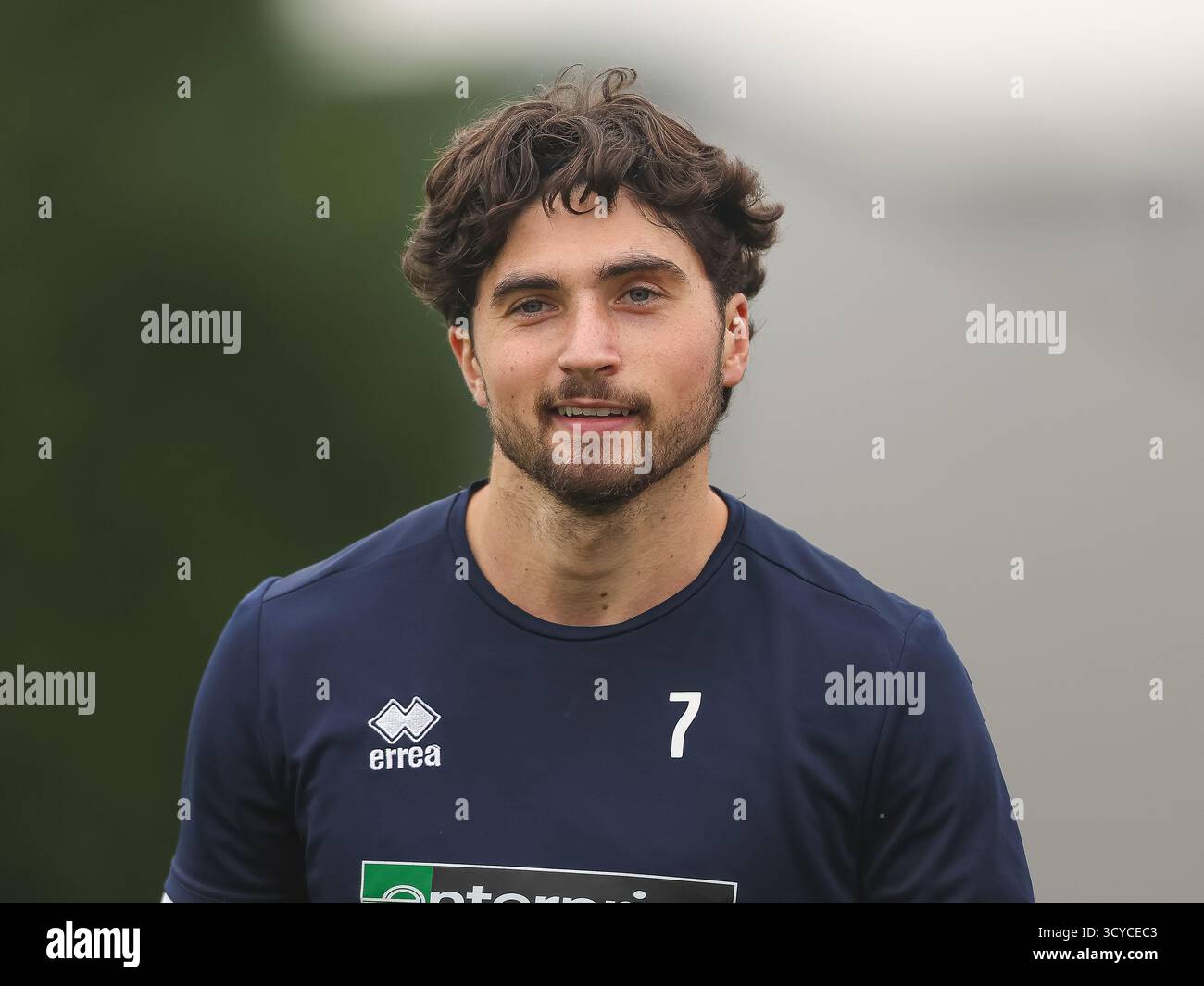 BRACKLEY, ENGLAND - OCTOBER 18: Scott Pollock of Brackley Town warms up ...