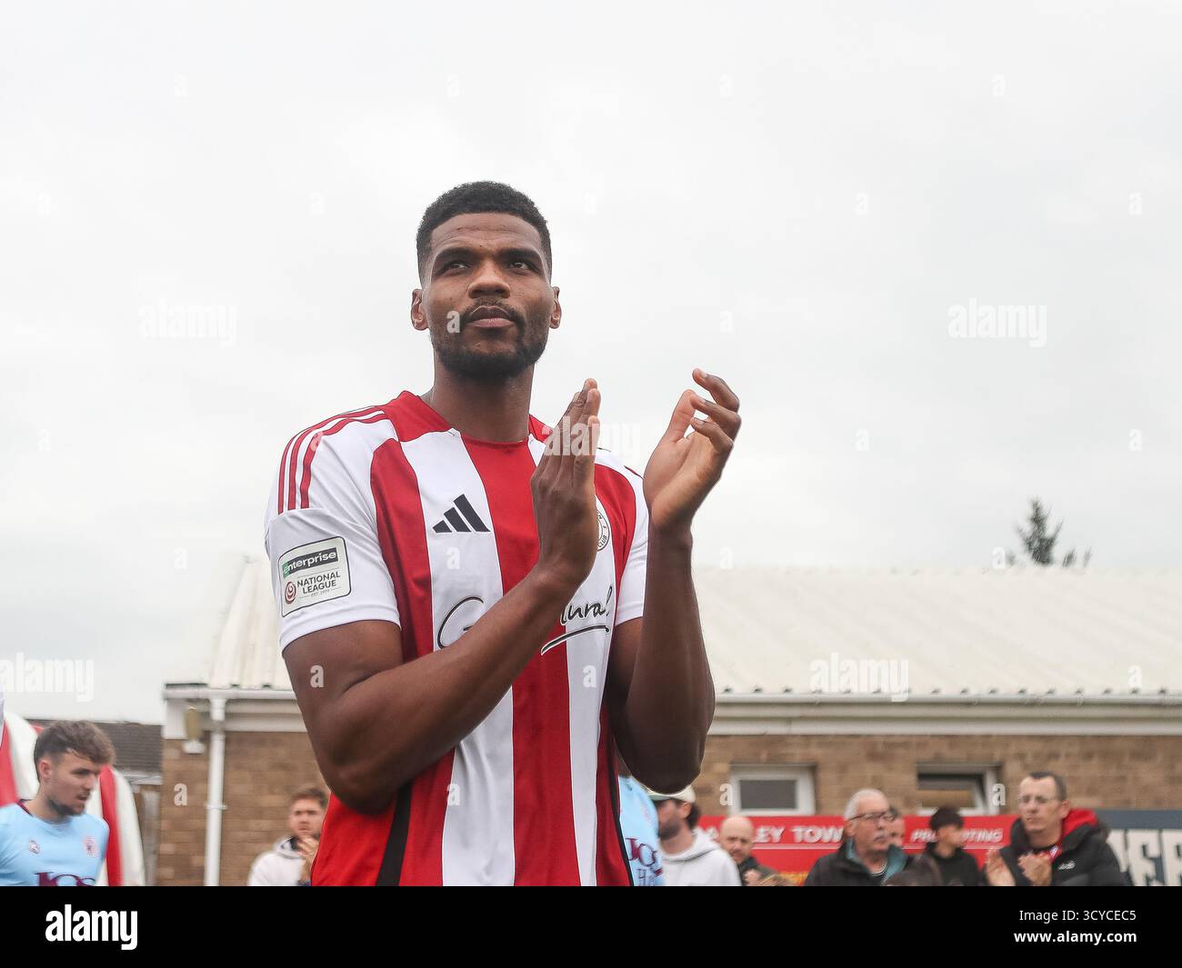 BRACKLEY, ENGLAND - OCTOBER 18: Michael Nottingham of Brackley Town ...