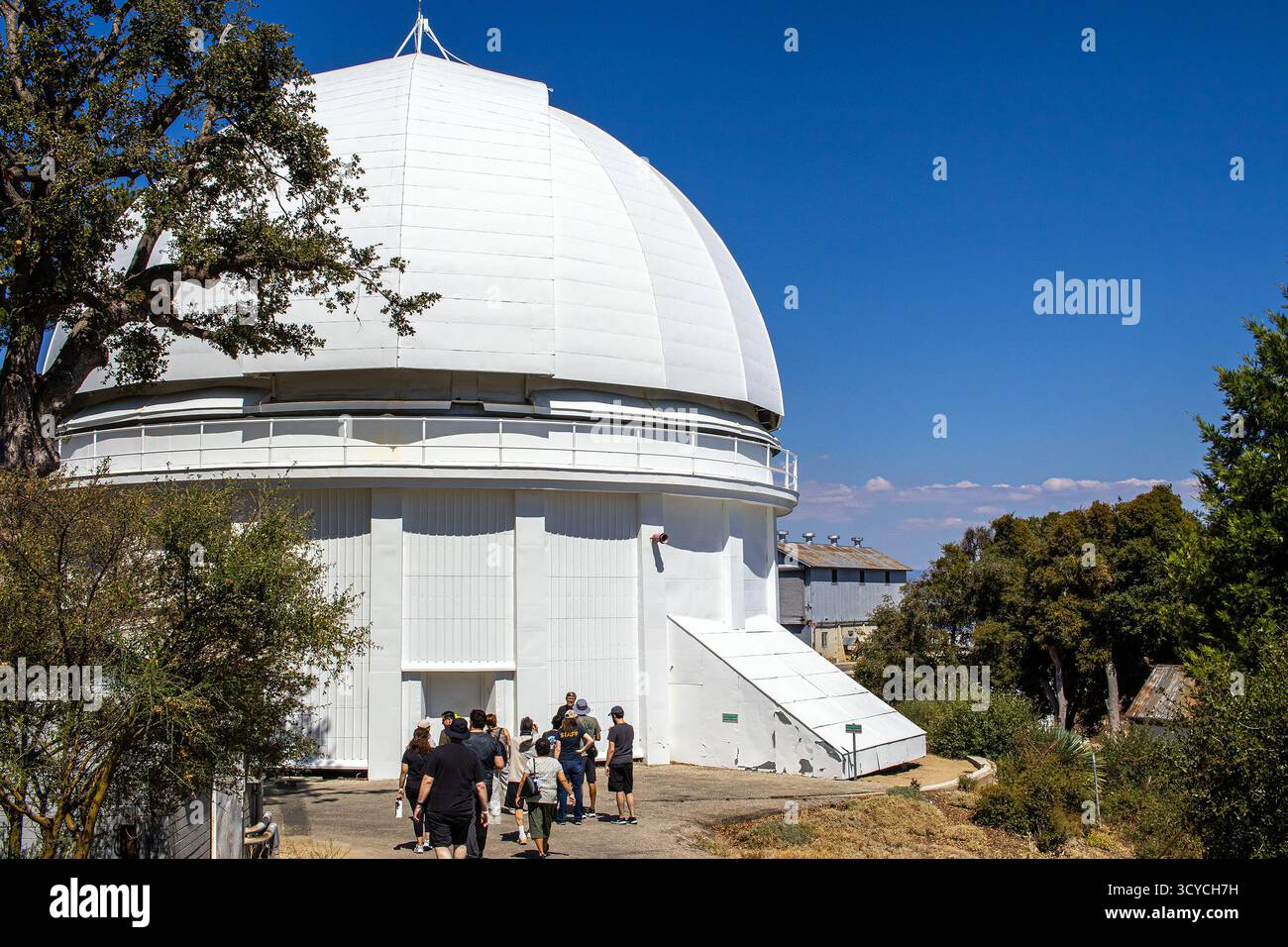 Visitors enter the dome of the historic 60-inch telescope at Mount ...