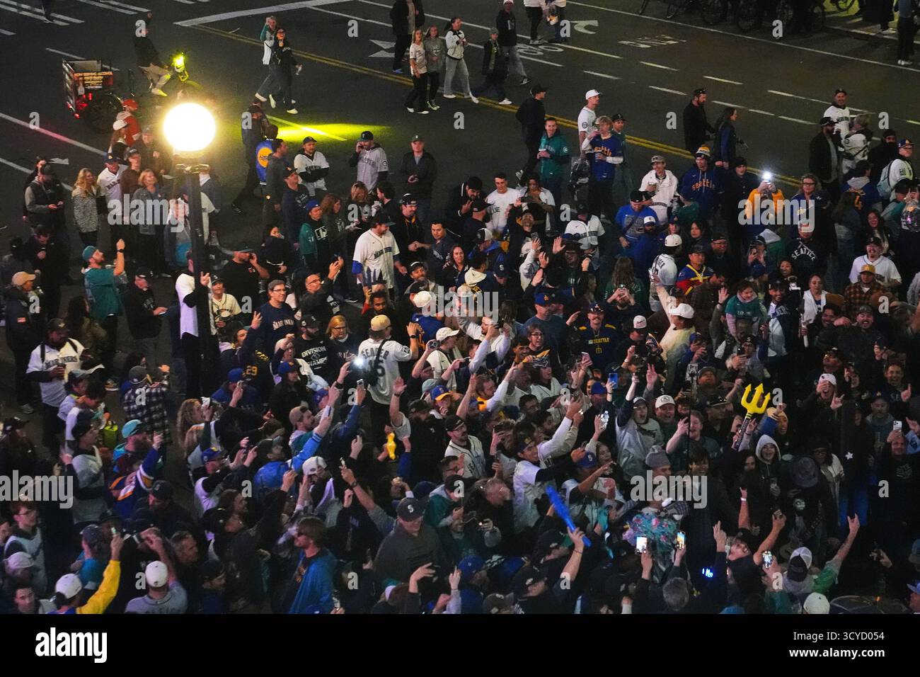 Seattle Mariners fans celebrate after Game 5 of baseball's American ...