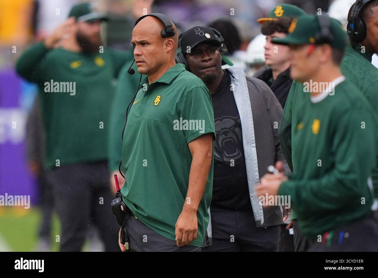 Baylor head coach Dave Aranda, left, looks on from the sidelines during ...