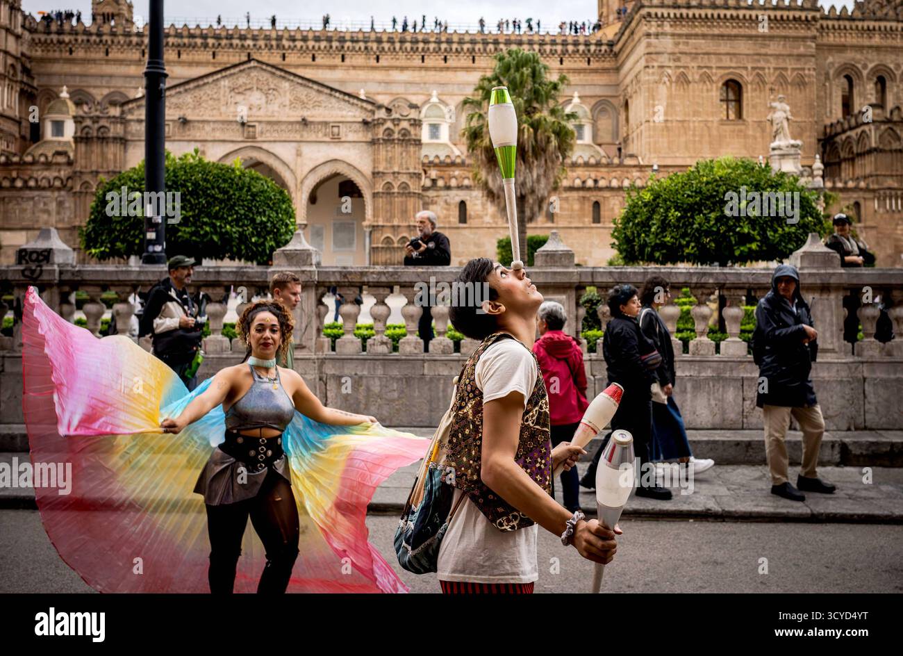 Ballaro Buskers Festival in Palermo PALERMO, ITALY - OCTOBER 18 ...