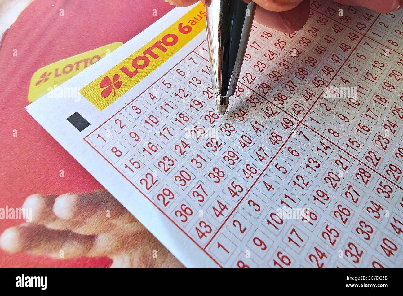Berlin, Deutschland, 18.10.2025: Spielschein für Lotto 6 aus 49 ...