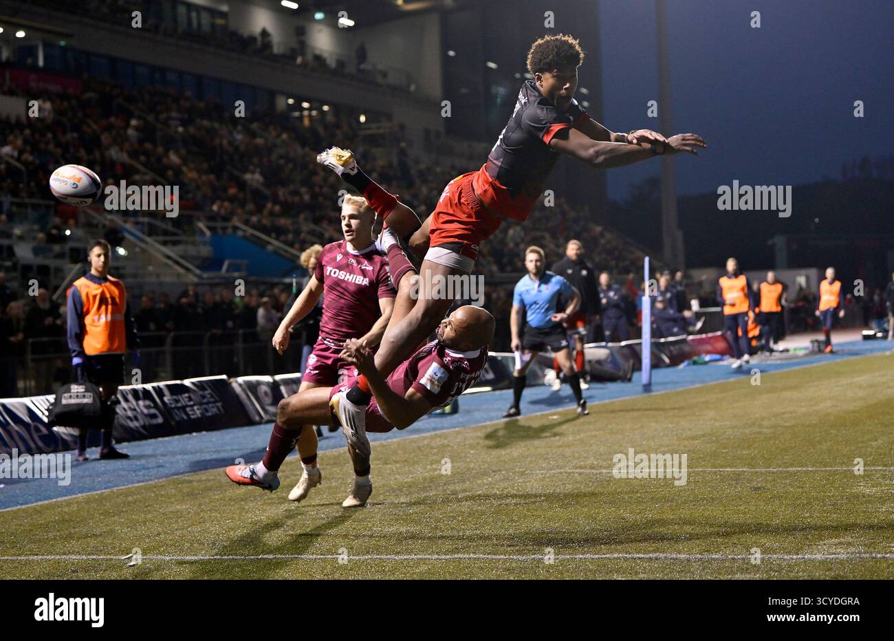 Barnet, United Kingdom. 18th Oct, 2025. Prem Rugby. Saracens V Sale ...