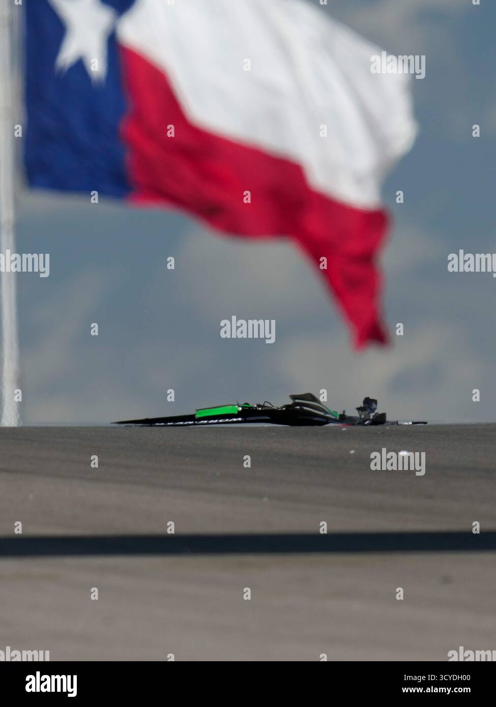 Debris visible on track hi-res stock photography and images - Alamy